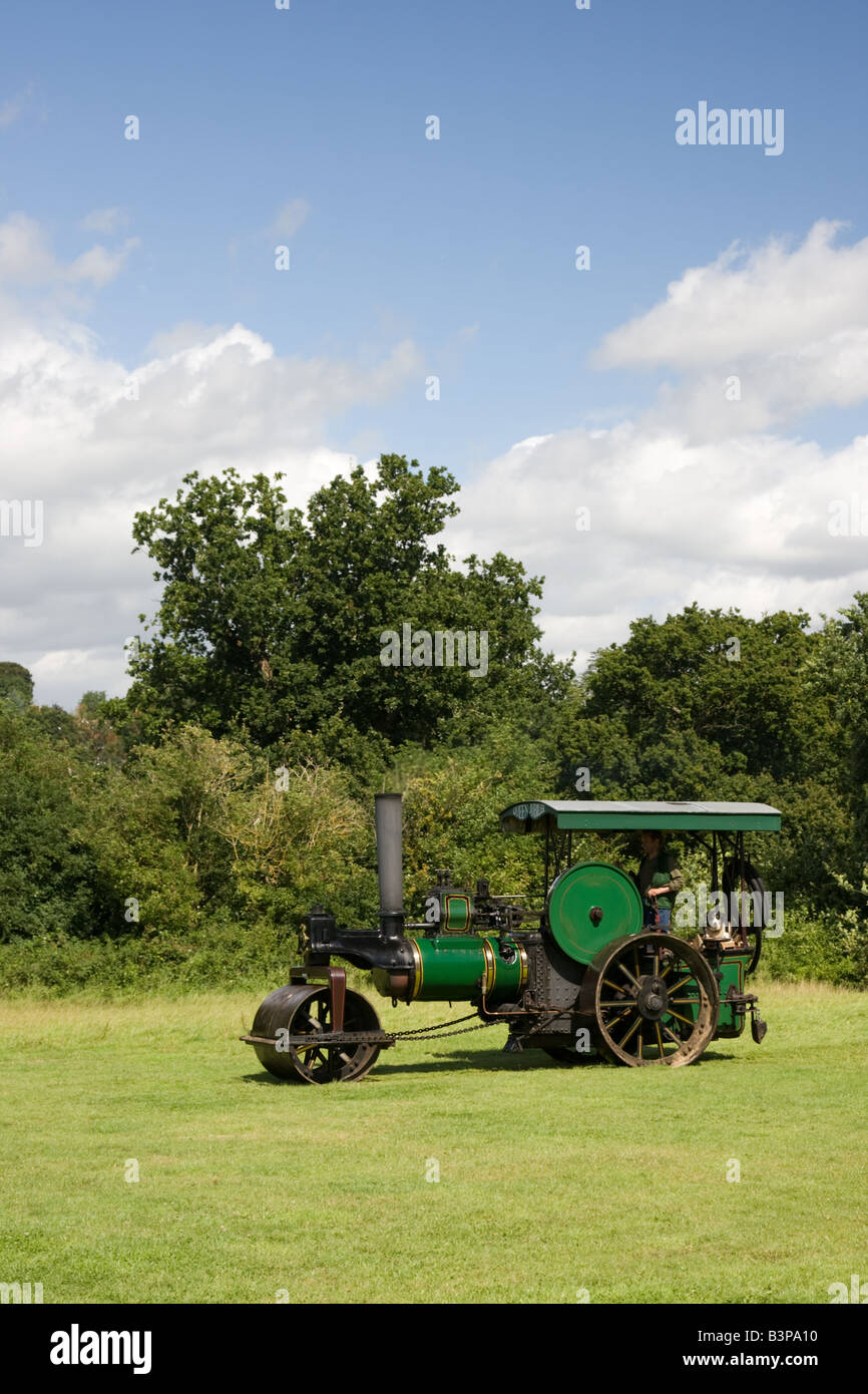 Old steam tractor traction engine road roller in an English field Stock ...