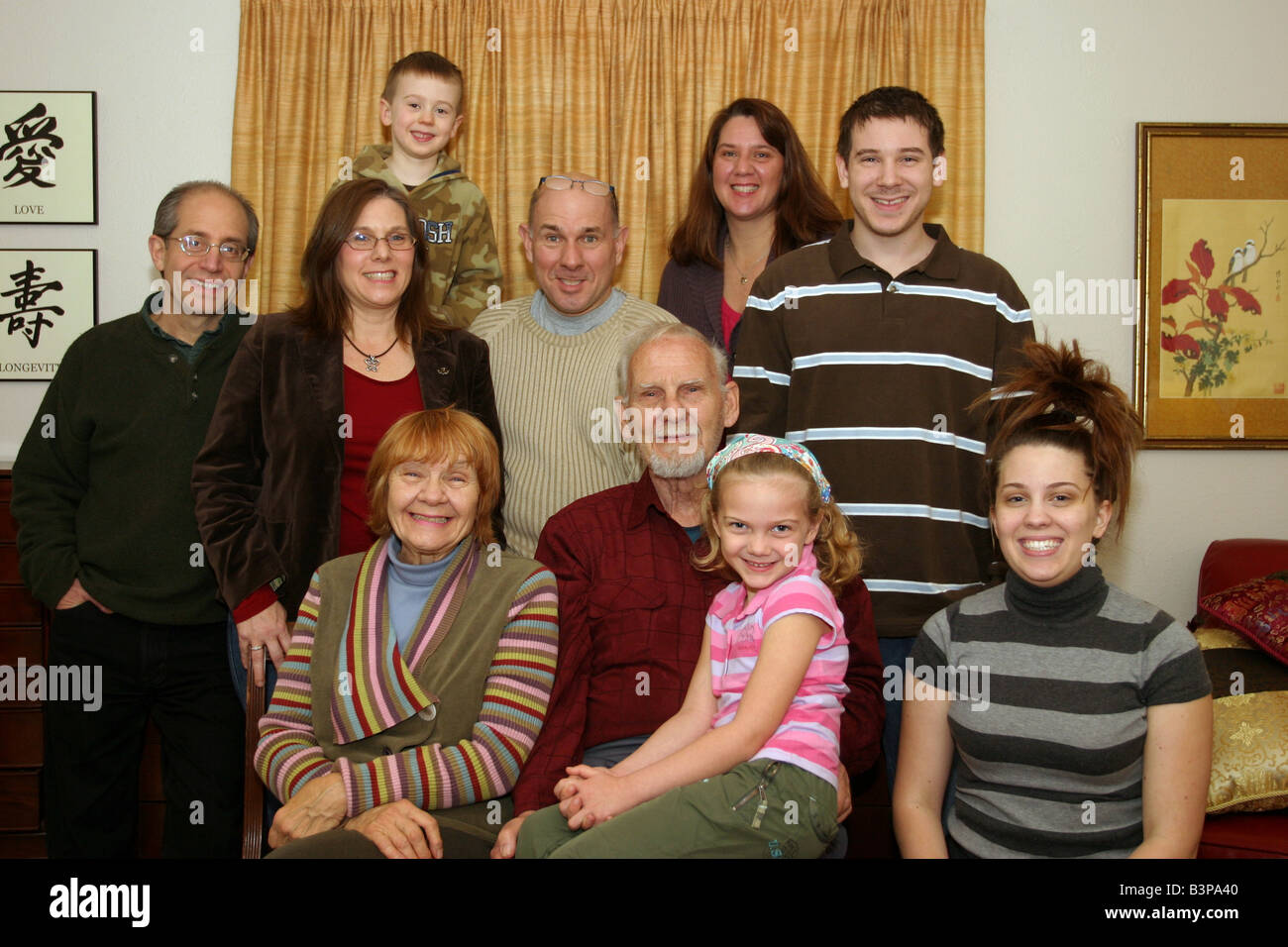 Group photo of an extended family hi-res stock photography and images ...