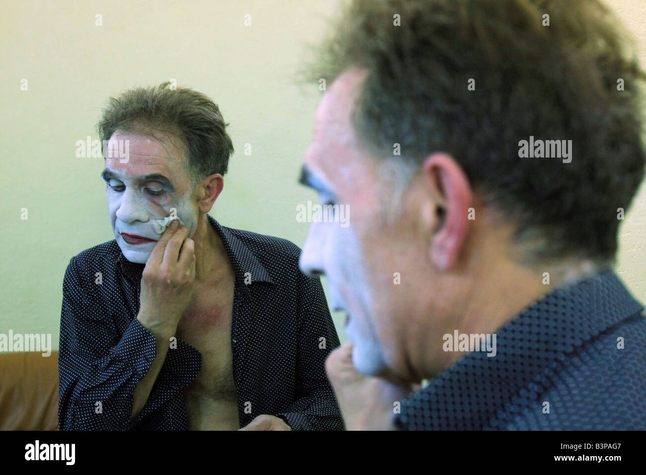 Clown Mirror High Resolution Stock Photography and Images - Alamy