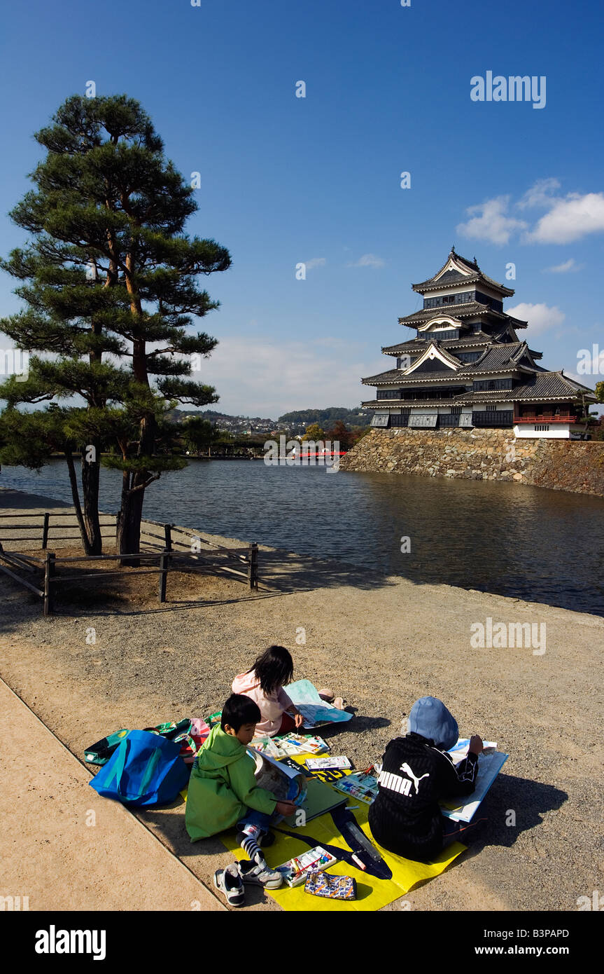 Children infront of building hi-res stock photography and images - Alamy