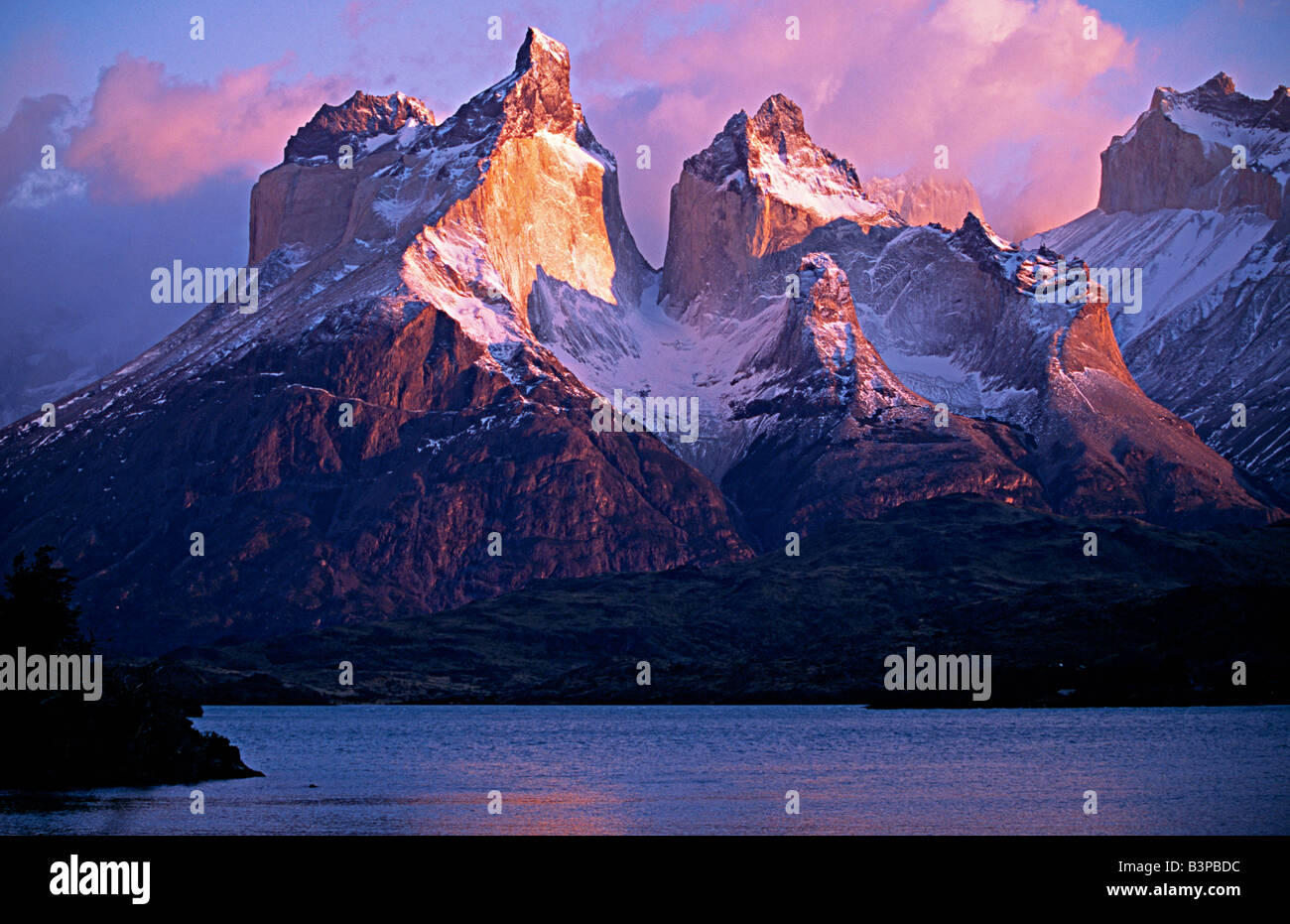 Paine Massif at dawn, seen across Lago Pehoe, Torres del Paine National ...