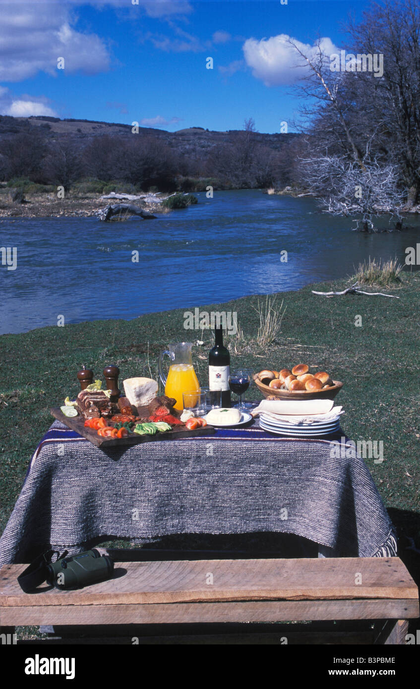Picnic tabl hi-res stock photography and images - Alamy