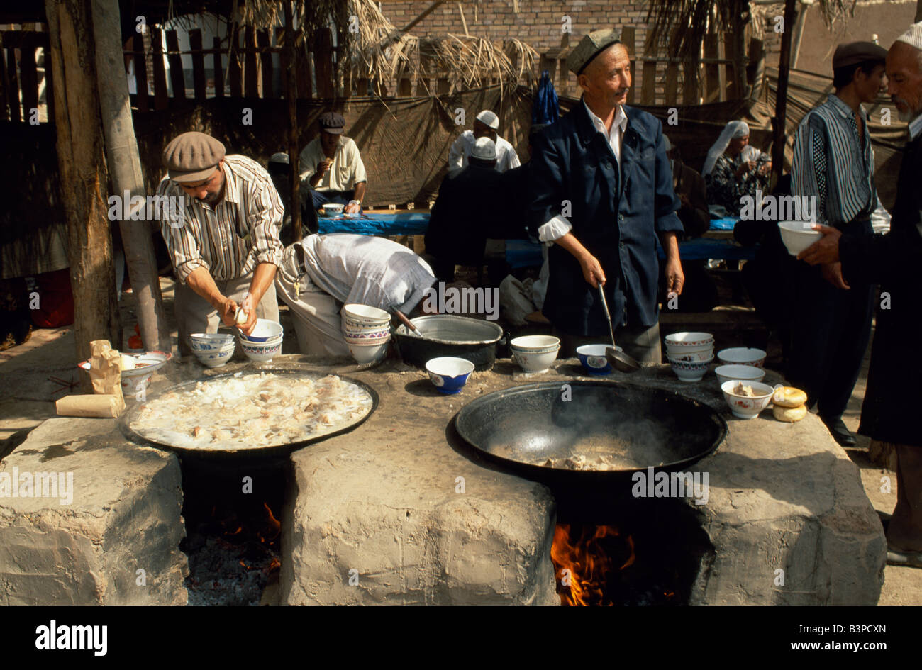 China, Xinjiang Uigur Autonomous Region, Kashgar. An open-air kitchen ...