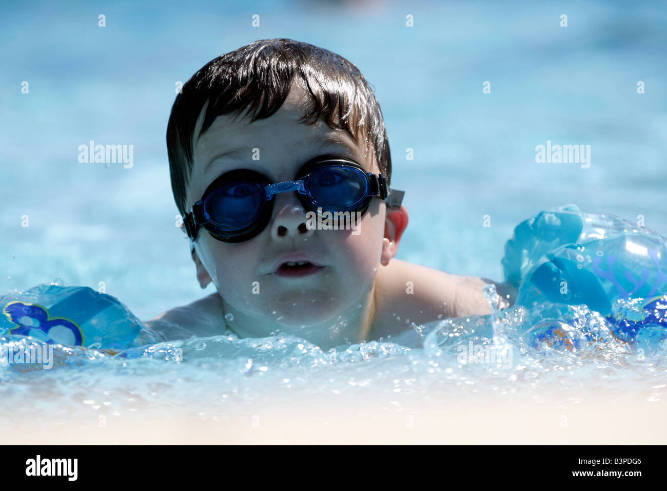 seven year old boy swimming in a swimming pool Stock Photo - Alamy