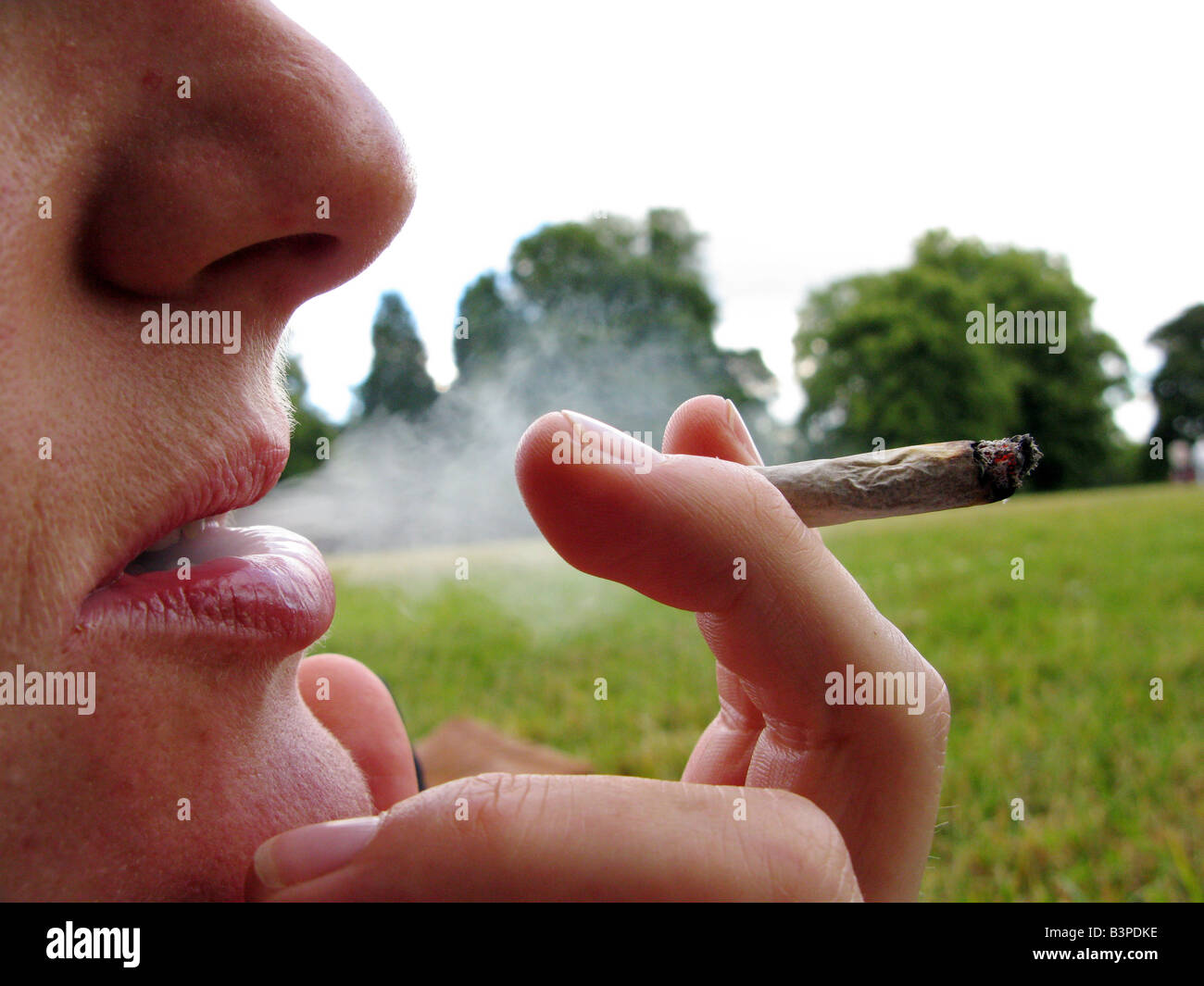 Woman smoking hand rolled cigarette hi-res stock photography and images ...