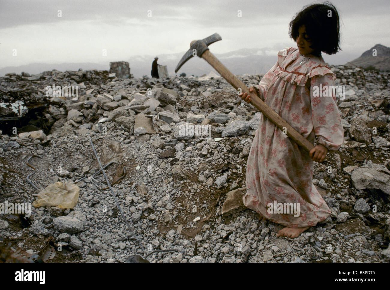 KURDISTAN', GIRL DIGGING ON THE RUINS OF HER FAMILY'S HOME, PENJUIN ...