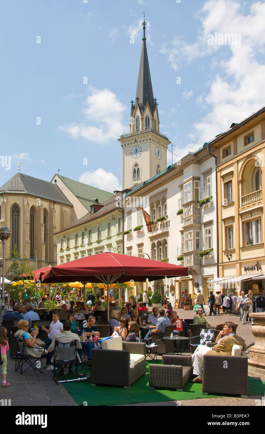 Pavement pedestrianised area zone hi-res stock photography and images ...