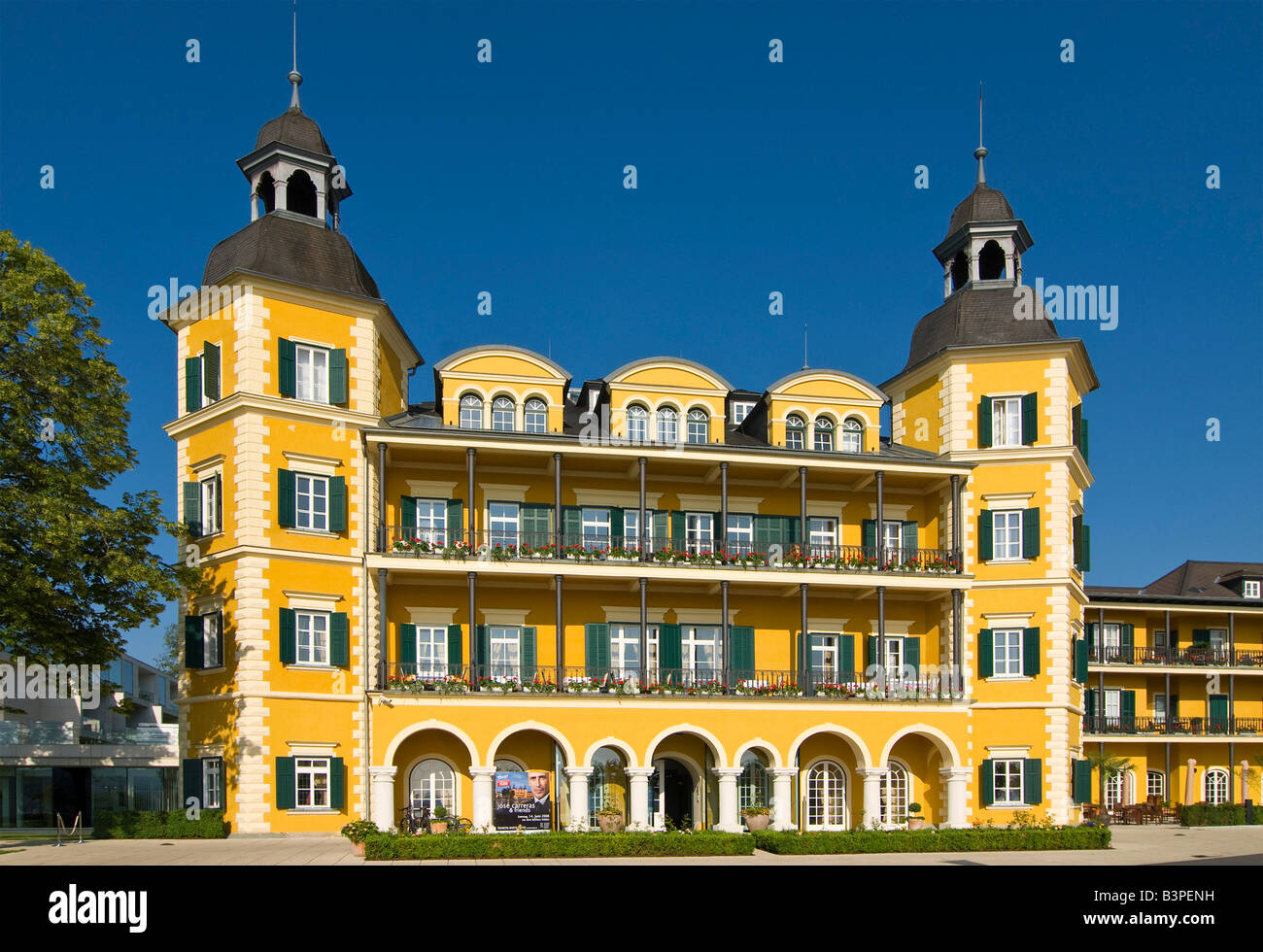 Velden Palace, Palace on Lake Woerthersee, in Velden, Carinthia, Austria, Europe Stock Photo - Alamy
