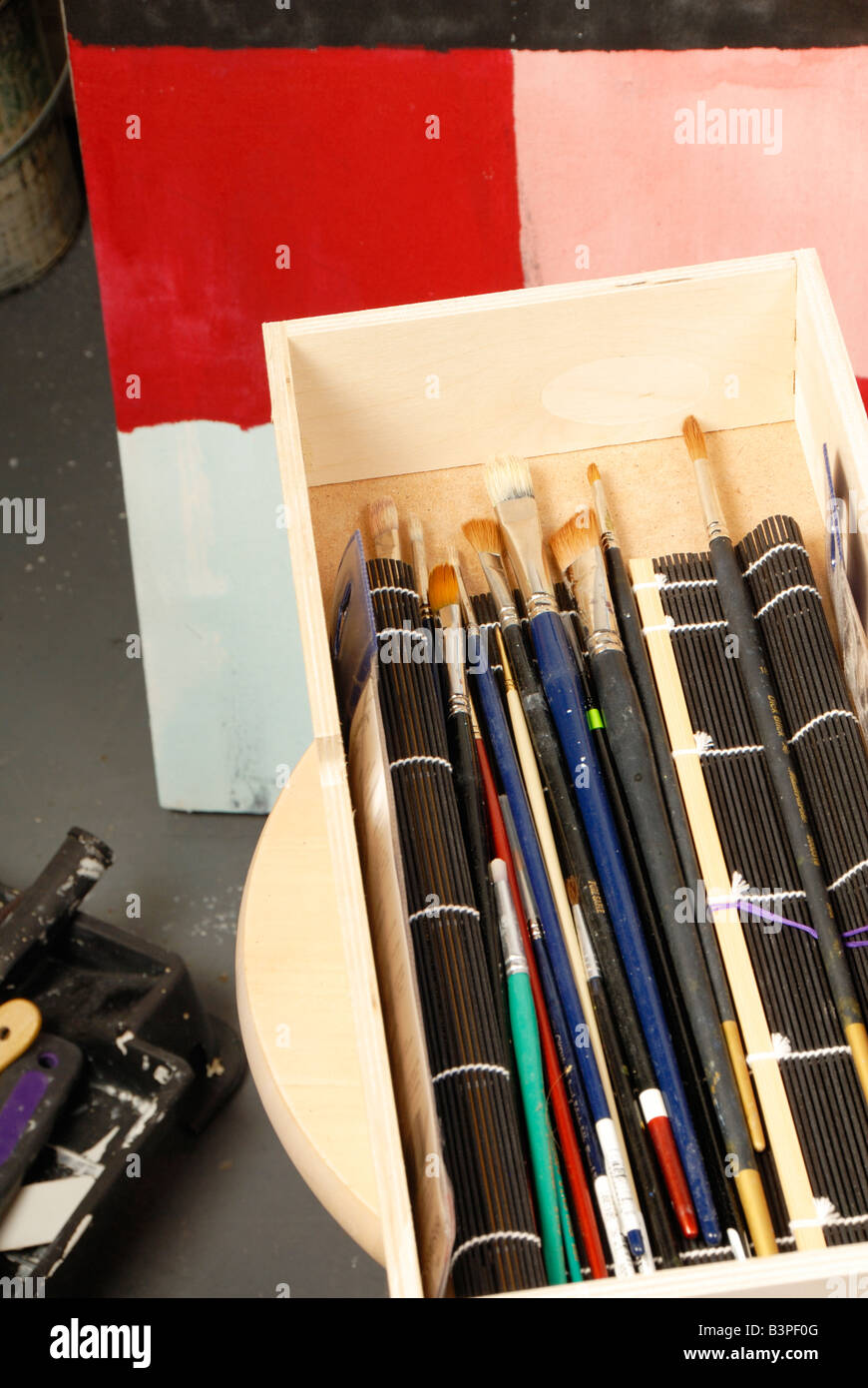 Selection of Artist paint brushes in tray Stock Photo - Alamy