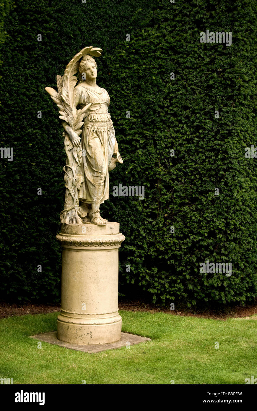Ornamental statue hi-res stock photography and images - Alamy