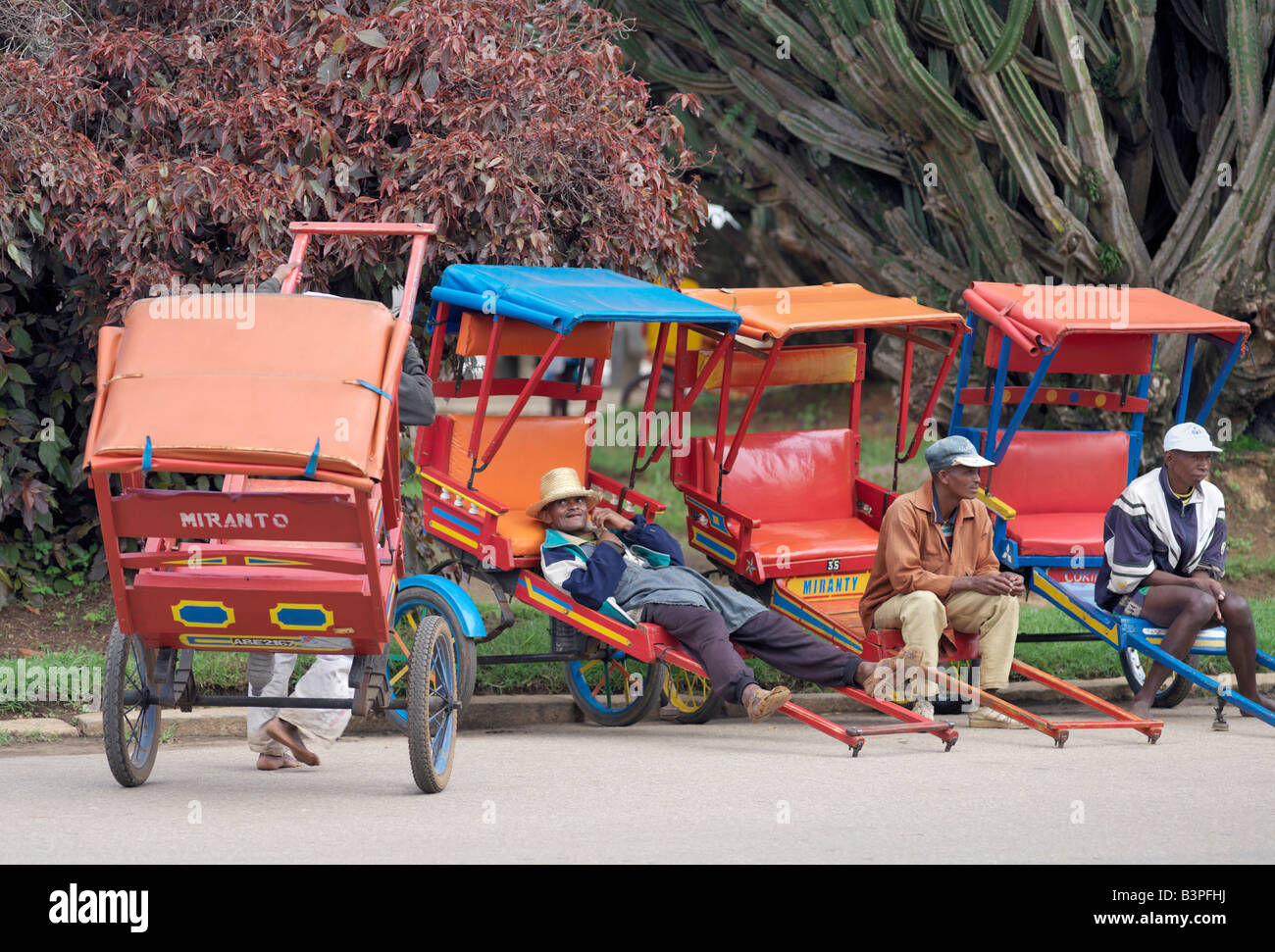 Pousse pousse drivers hi-res stock photography and images - Alamy