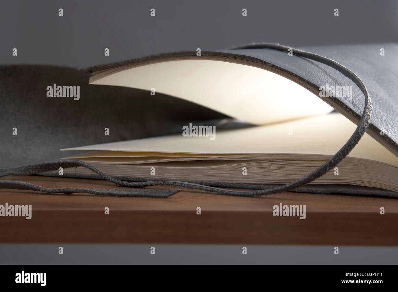 Open file folder hi-res stock photography and images - Alamy