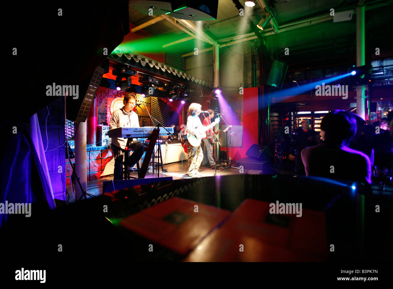 Teens watching play stage hi-res stock photography and images - Alamy