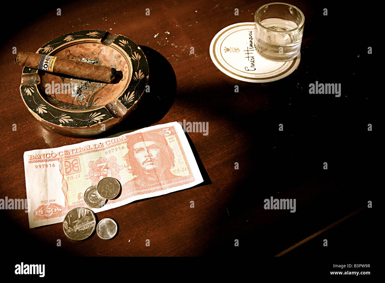 Tres pesos hi-res stock photography and images - Alamy