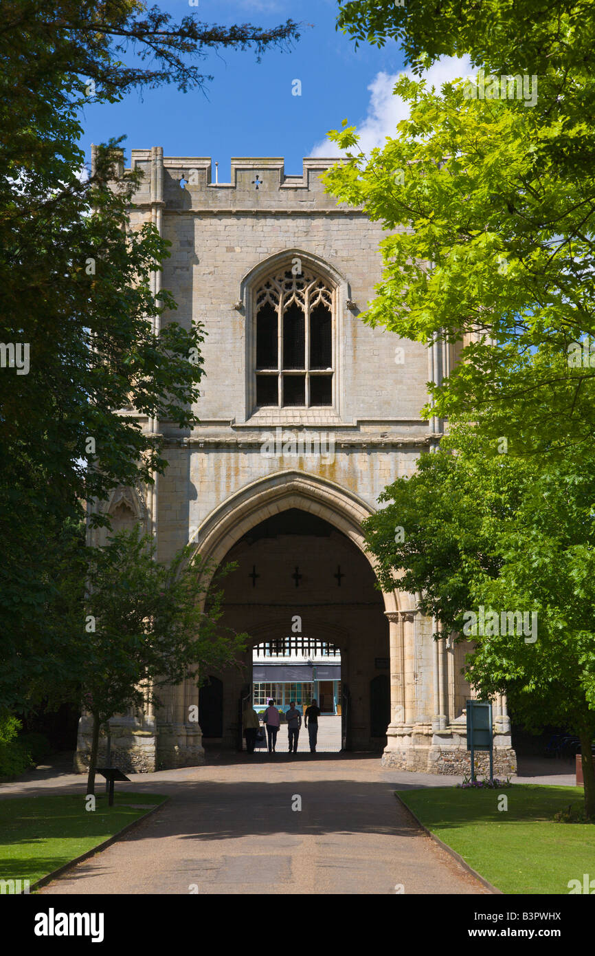 Abbey gate with people hi-res stock photography and images - Alamy