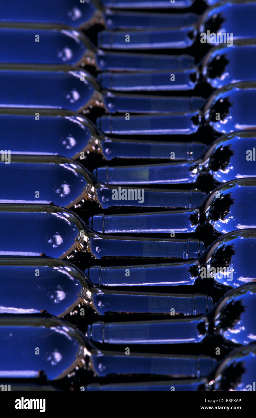Shiny wine hi-res stock photography and images - Alamy