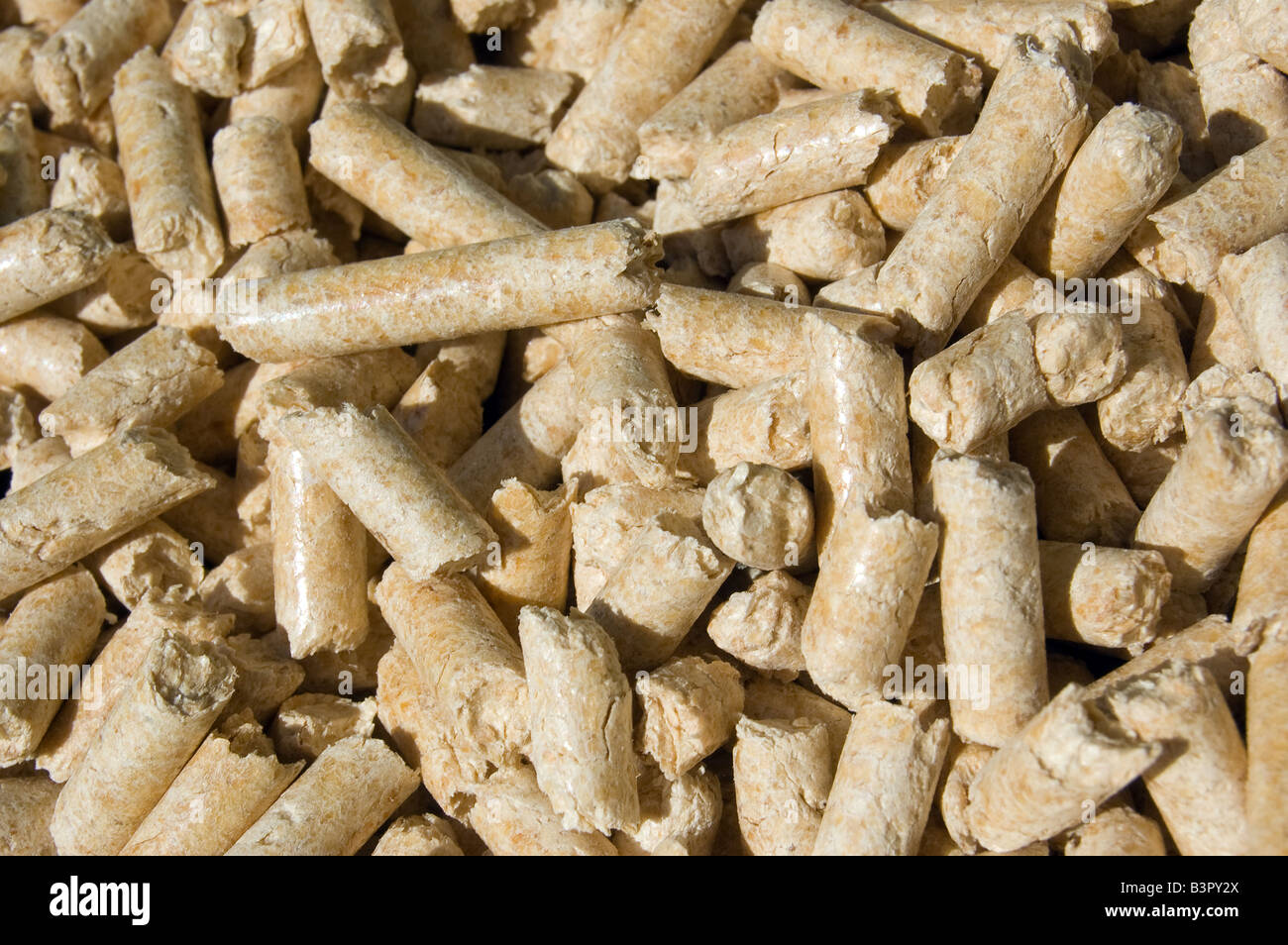 Pile of wood pellets hi-res stock photography and images - Alamy