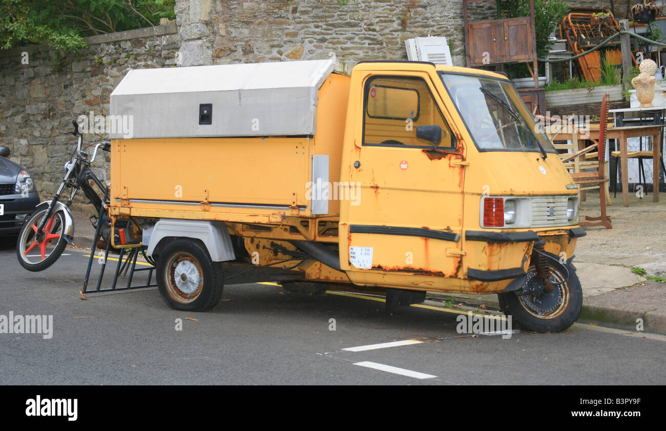 Three wheeled van hi-res stock photography and images - Alamy