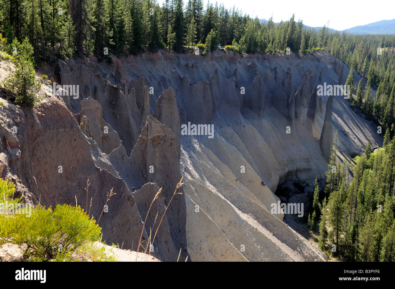 Pinnacles crater lake national park hi-res stock photography and images ...