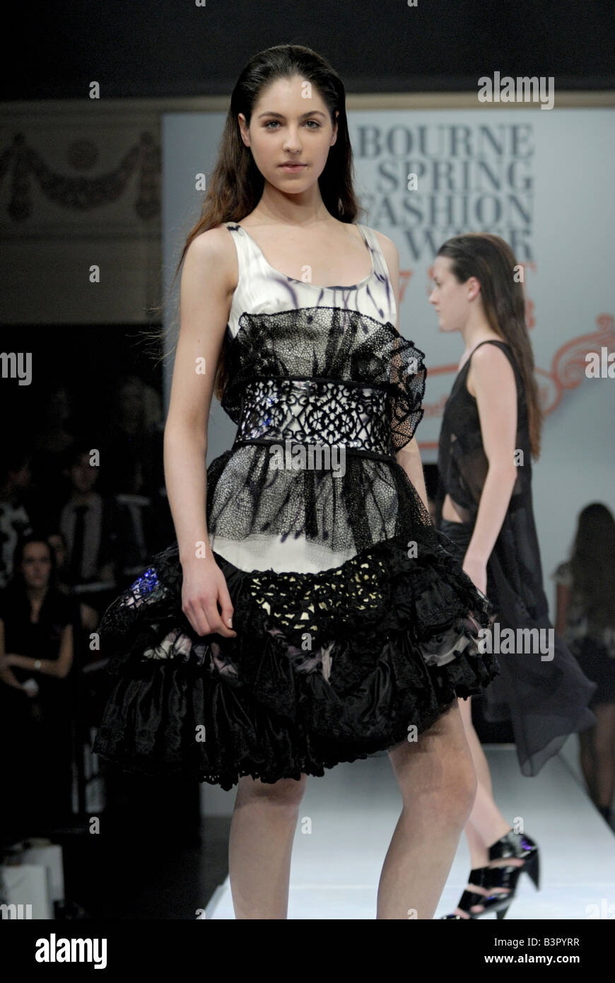 Female runway models hi-res stock photography and images - Alamy