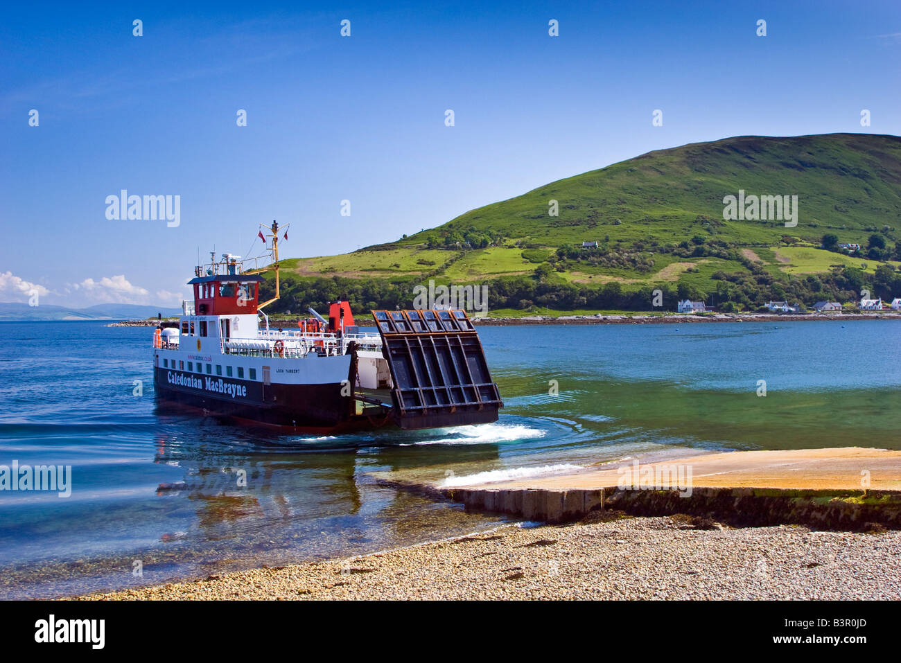Lochranza to Claonaig ferry at Lochranza on the Isle of Arran, Scotland ...