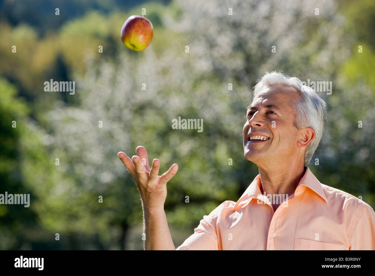 Man throwing apple hi-res stock photography and images - Alamy