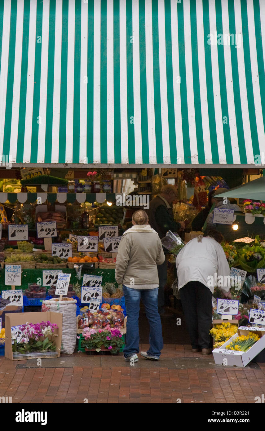 Green grocer high street hi-res stock photography and images - Alamy