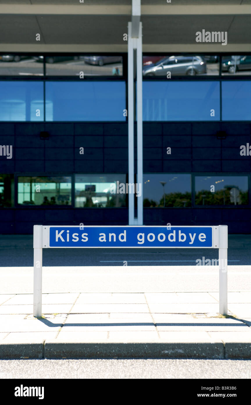 Kiss goodbye hi-res stock photography and images - Alamy
