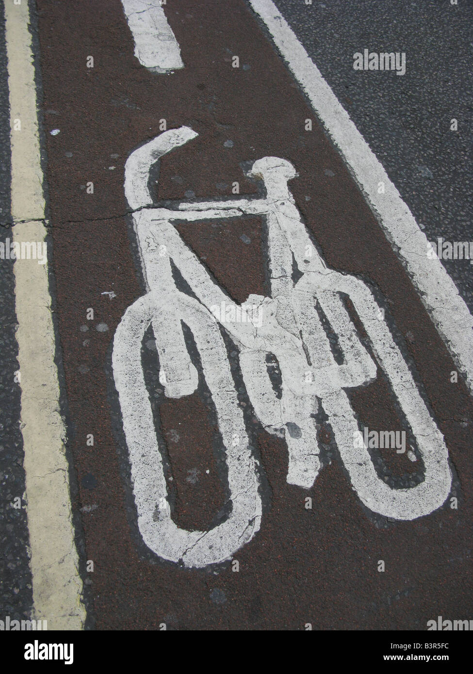 Busy cycle lane hi-res stock photography and images - Alamy
