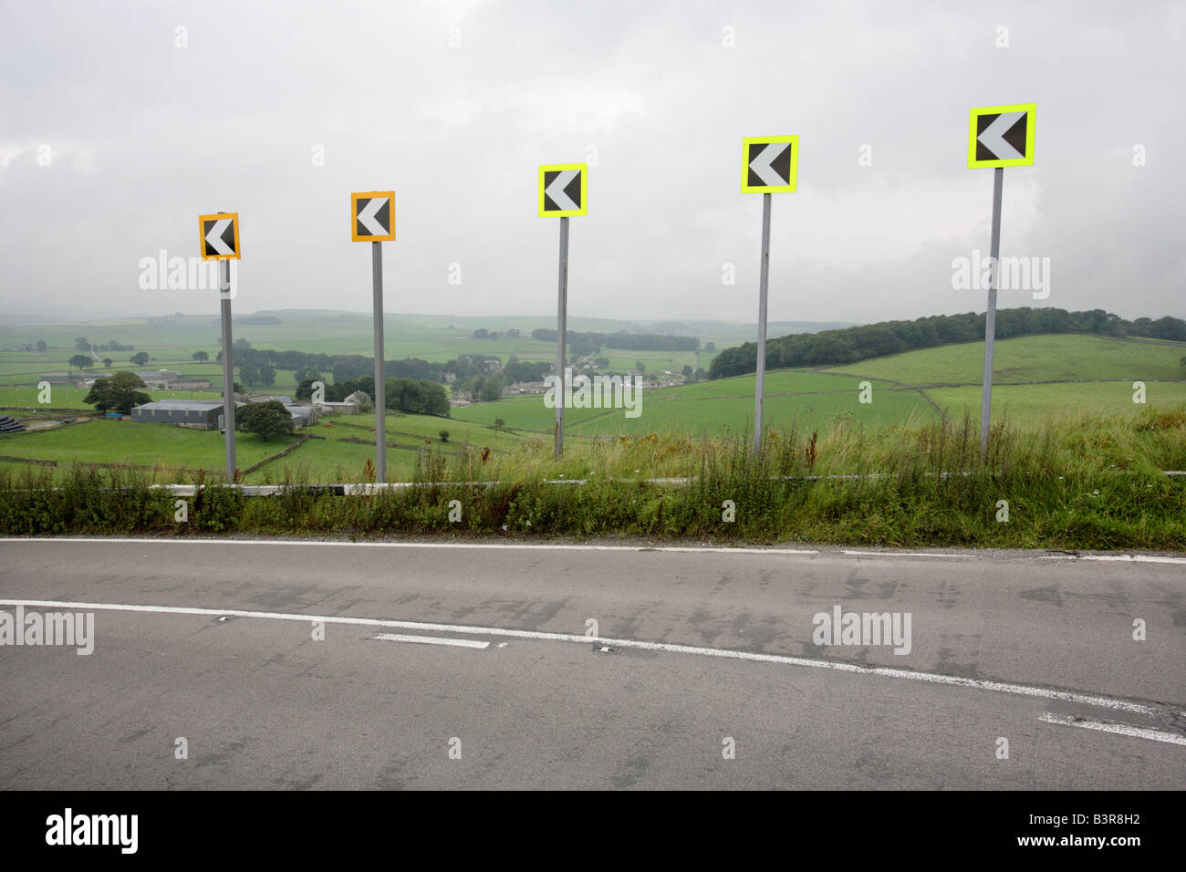 Dangerous bend hi-res stock photography and images - Alamy