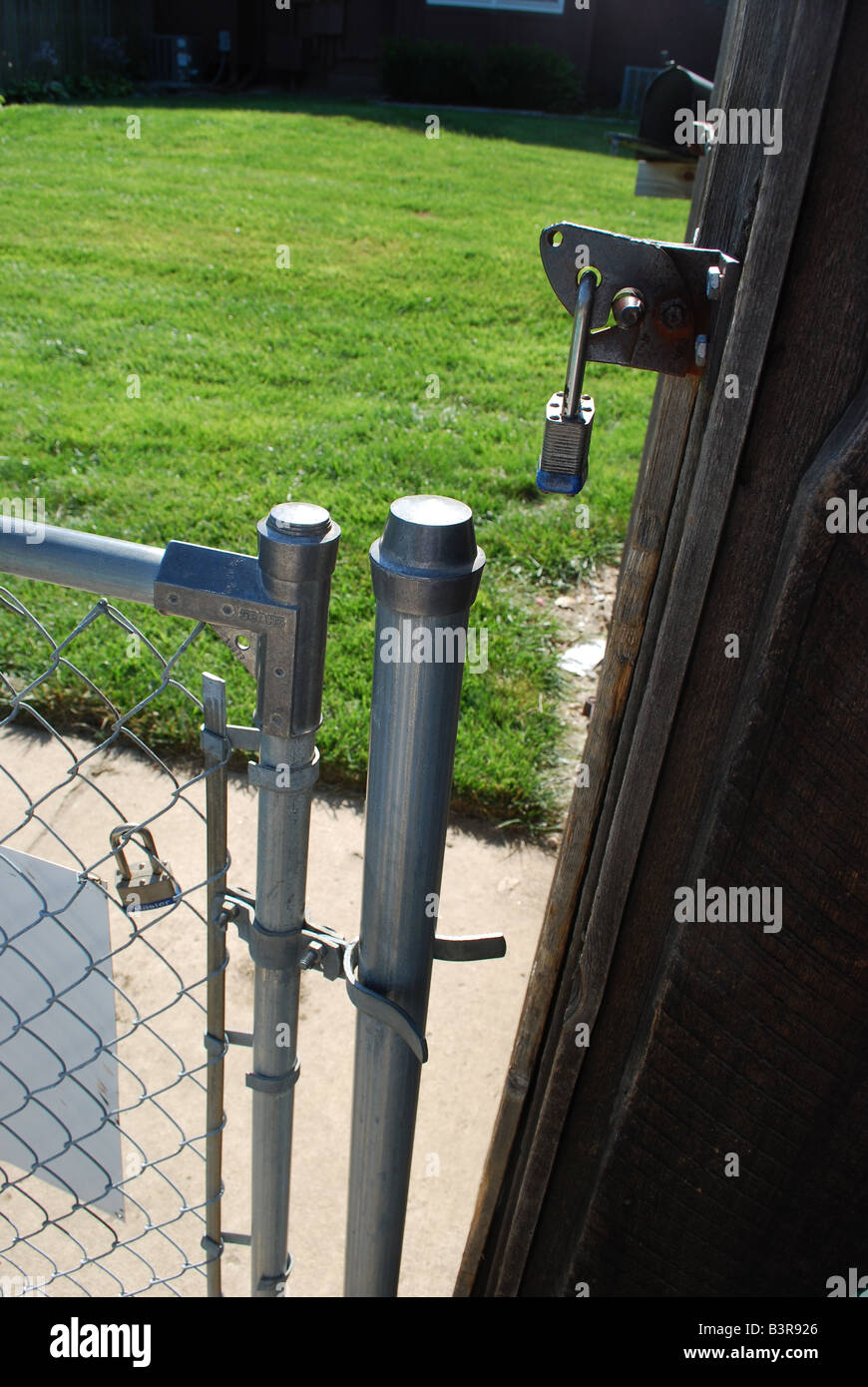 Unlocked gate hi-res stock photography and images - Alamy