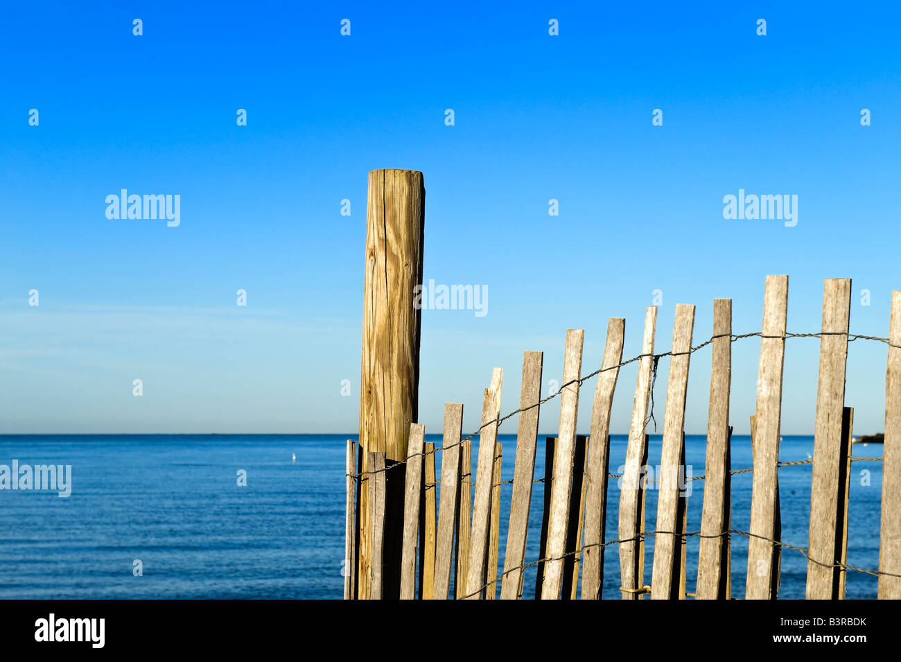 Wind fence hi-res stock photography and images - Alamy