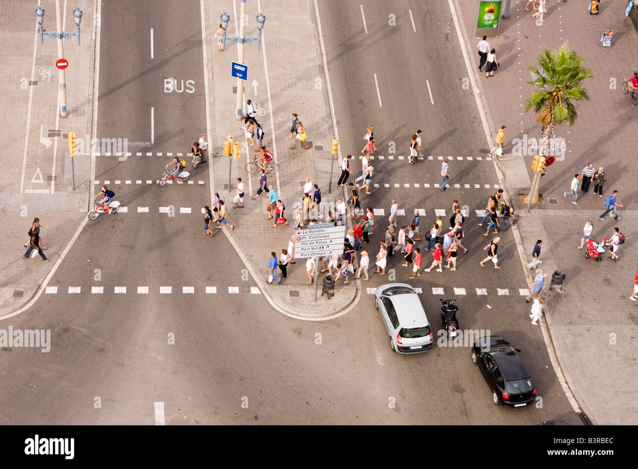 Pedestrians crossing at a busy junction in Barcelona Spain Stock Photo ...