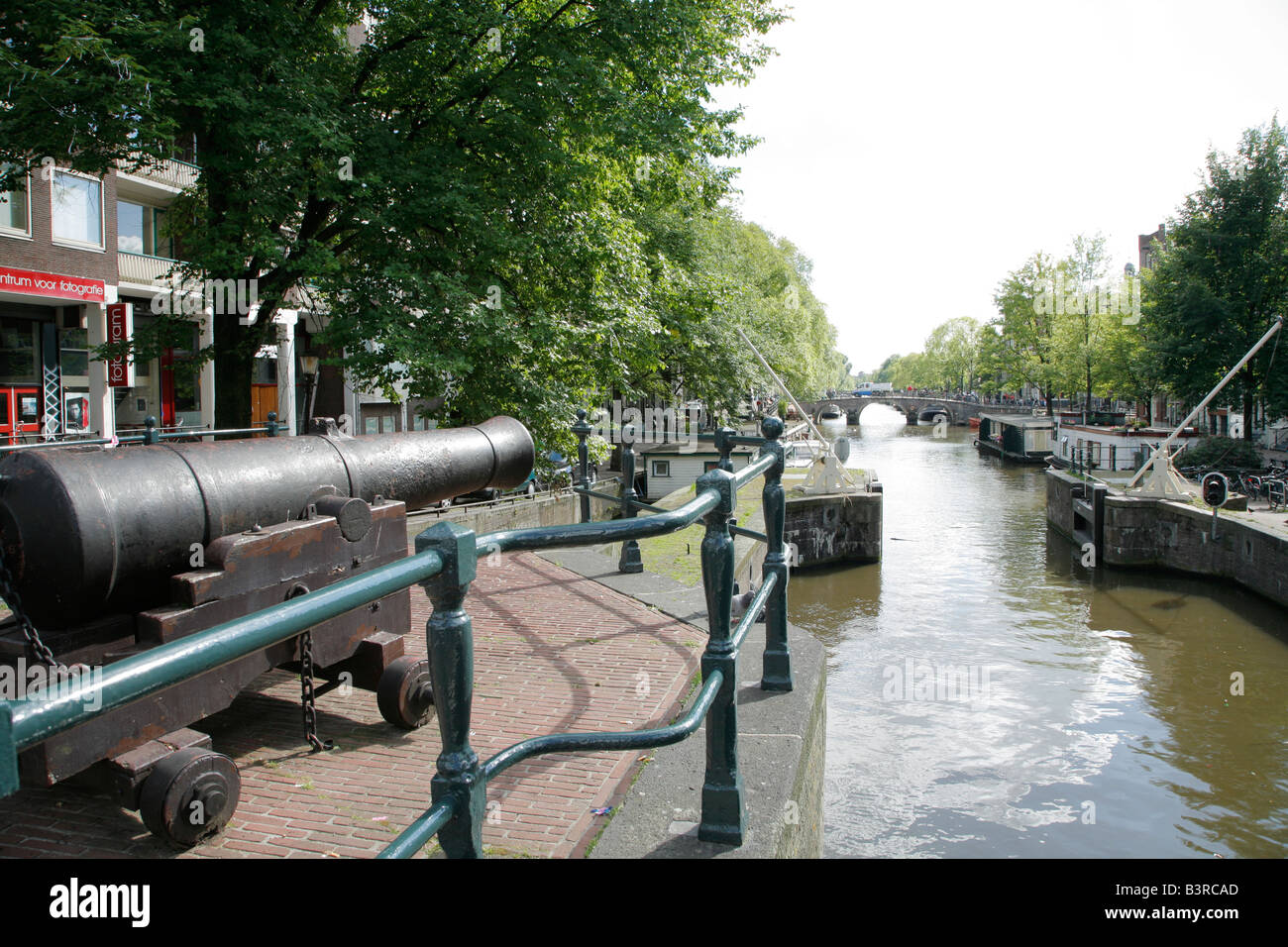 Netherlands lock water canal gate hi-res stock photography and images ...