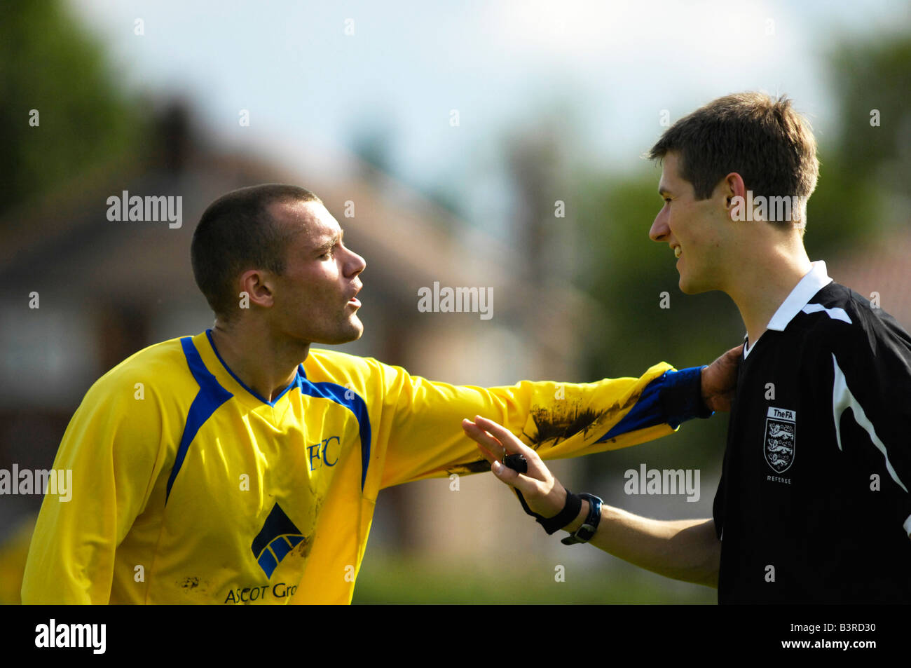 referee gives warning to footballer Stock Photo - Alamy