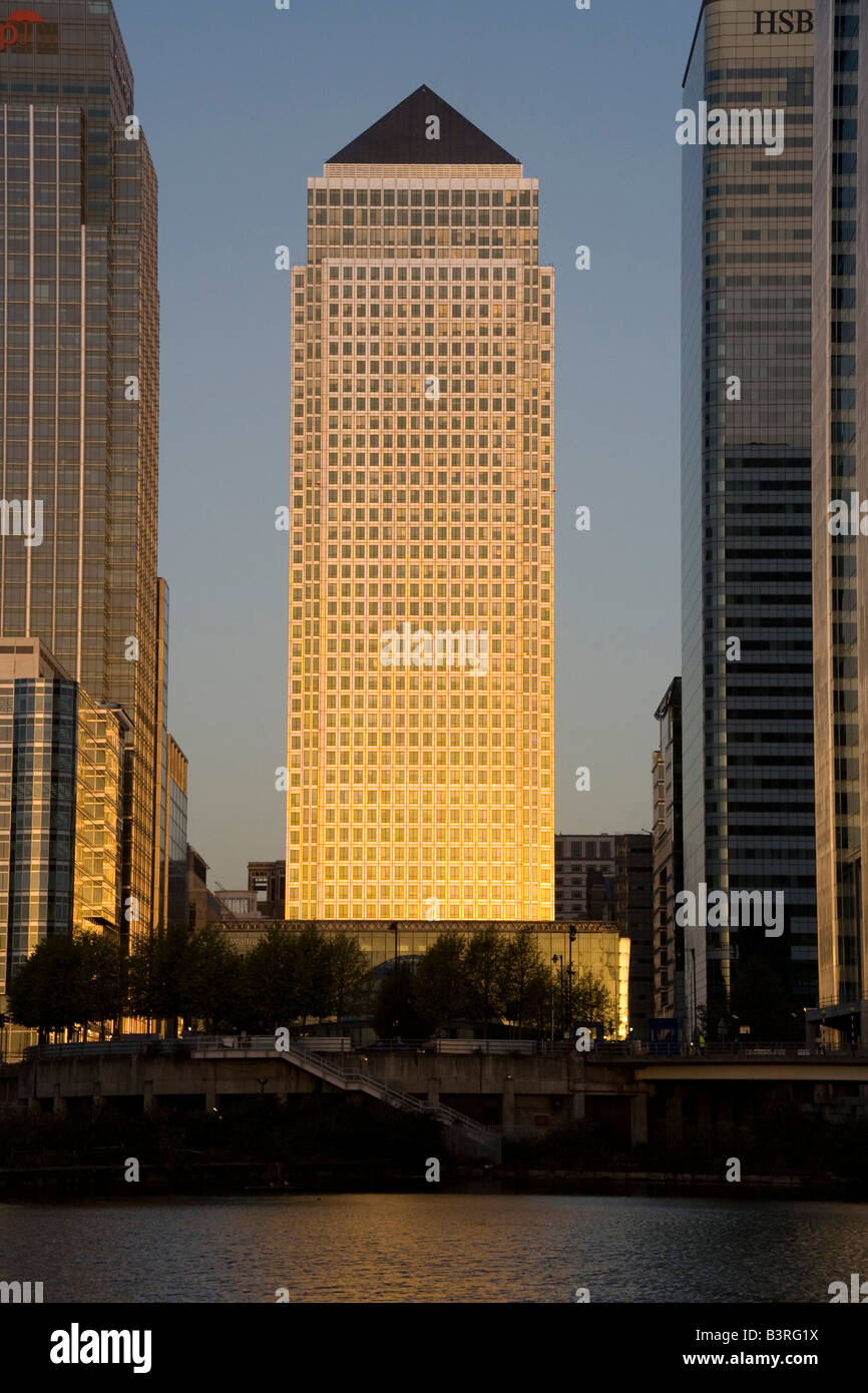 Canada square hi rise office building hi-res stock photography and ...