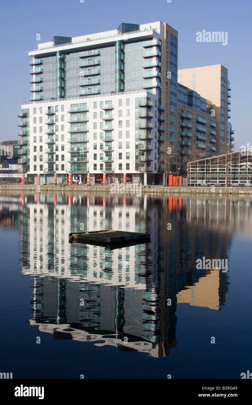 millwall inner dock residential hirise flats building canary wharf ...
