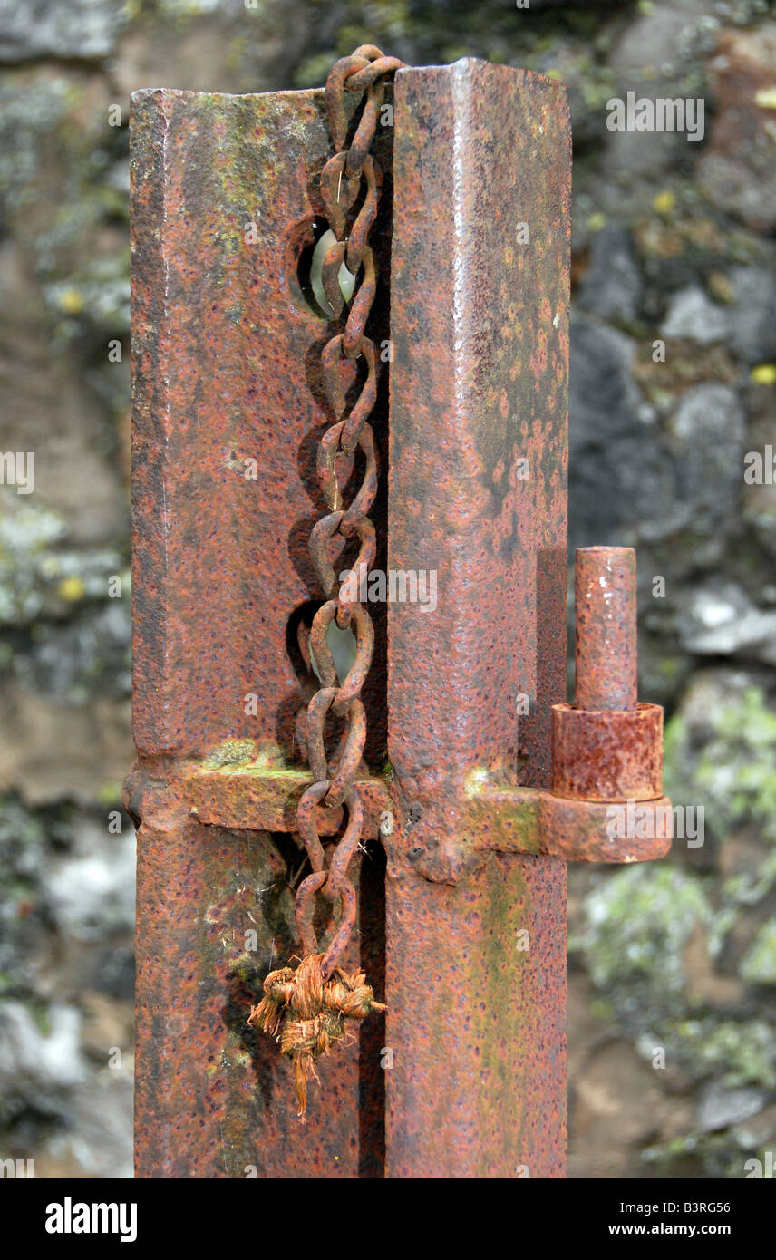 Rusty metal gate hi-res stock photography and images - Alamy