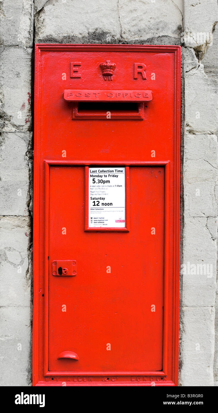 Letter communicate post hi-res stock photography and images - Alamy
