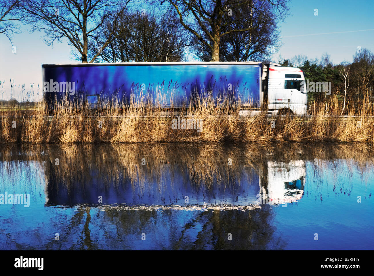 Large lorry hi-res stock photography and images - Alamy