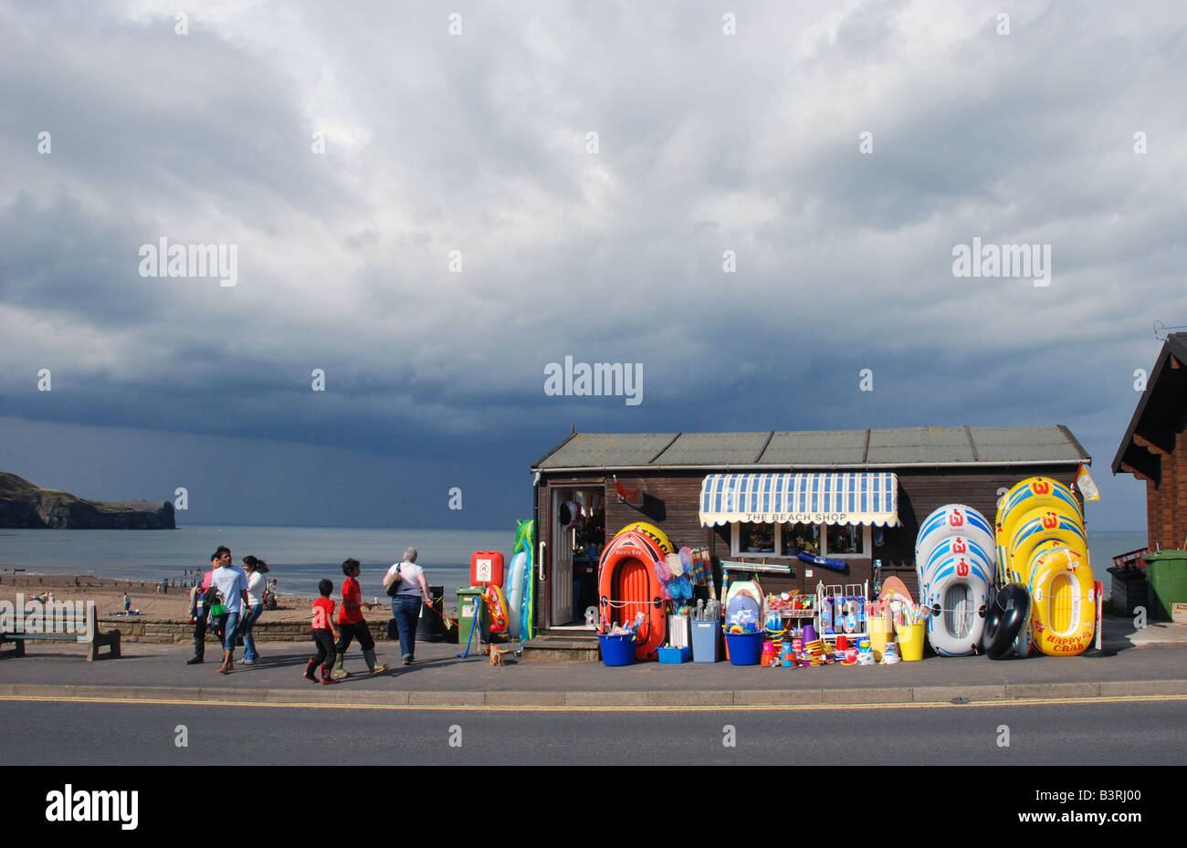 Whitby beach summer hi-res stock photography and images - Alamy