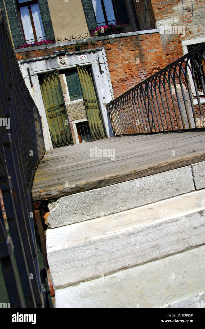 Old iron bridge over canal hi-res stock photography and images - Alamy