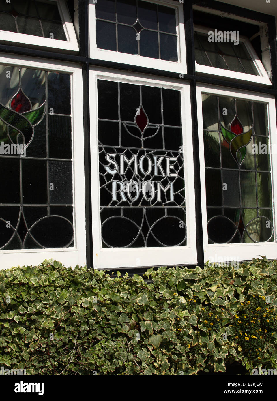 A smoke room in a traditional English public house Stock Photo - Alamy