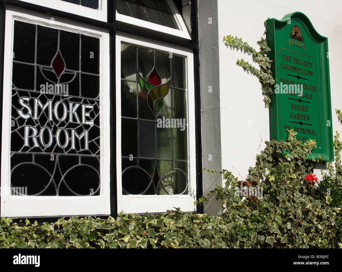 Traditional english public house hi-res stock photography and images ...