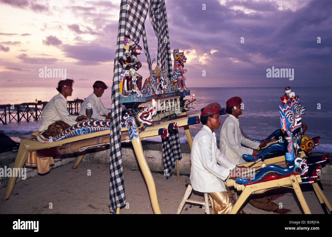 Gamelan xylophone hi-res stock photography and images - Alamy