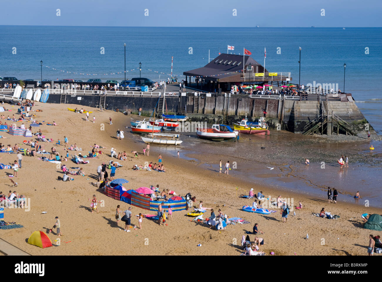 Broadstairs jetty hi-res stock photography and images - Alamy
