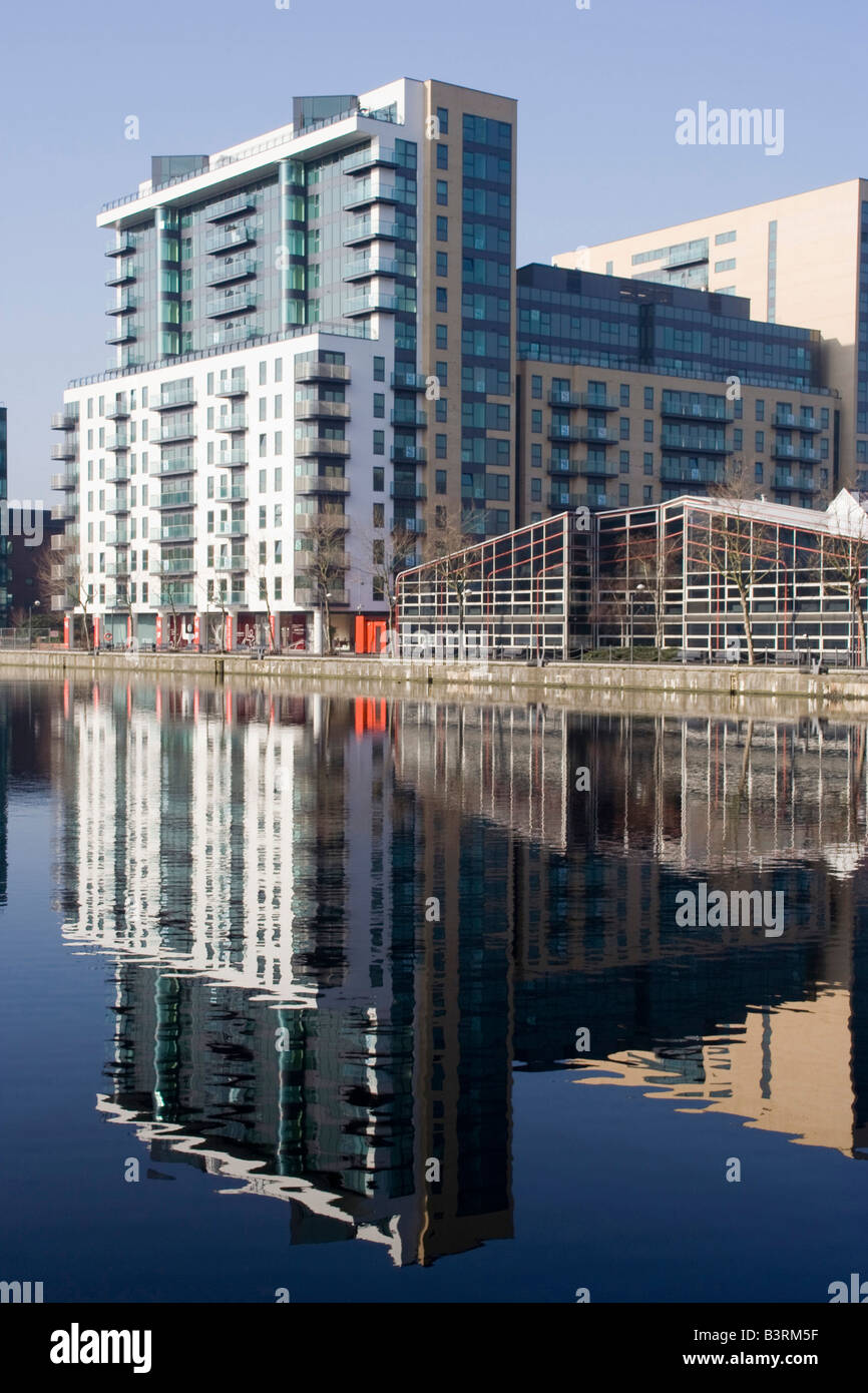 millwall inner dock residential hirise flats building canary wharf ...