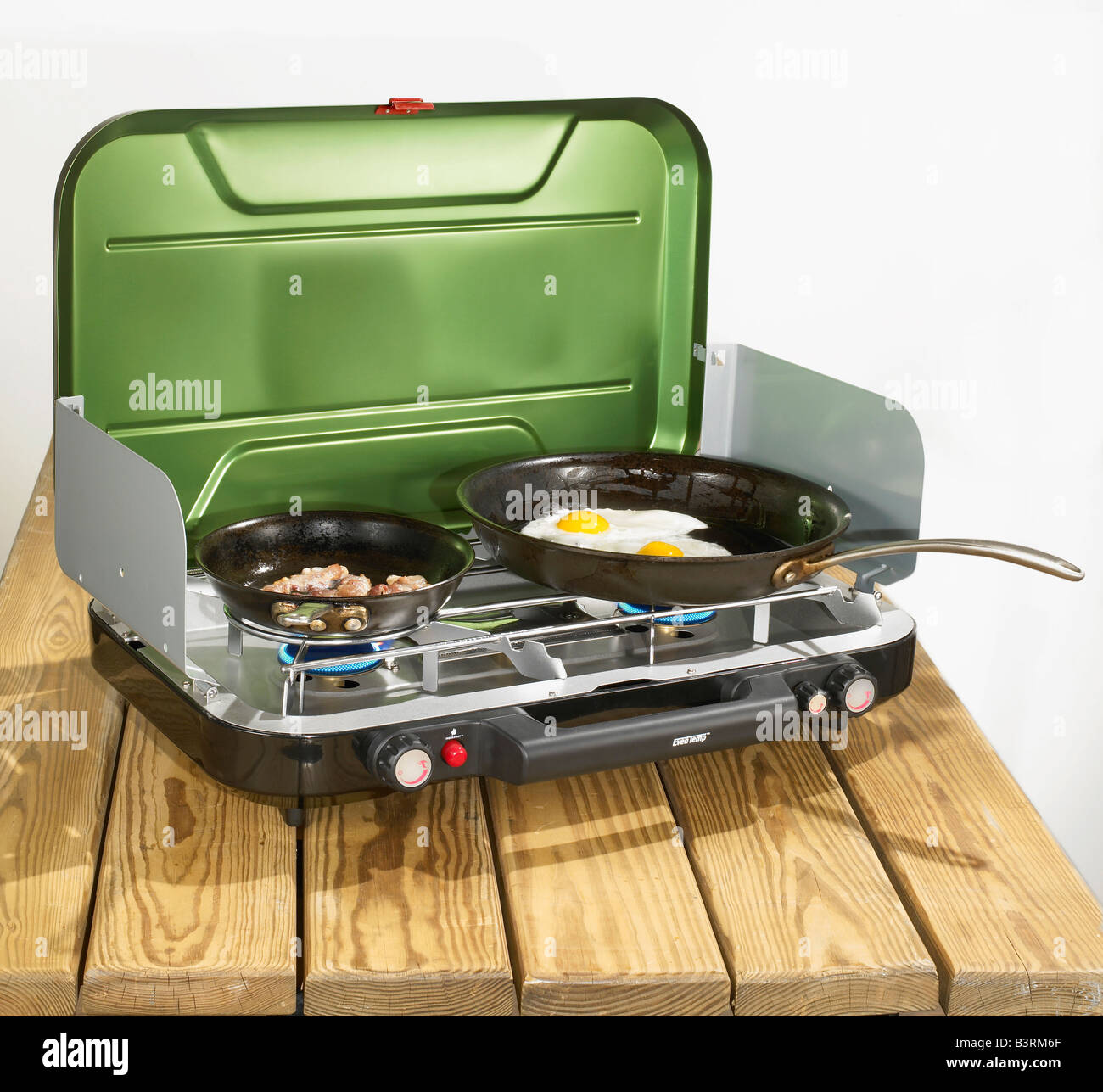 Camp stove hi-res stock photography and images - Alamy