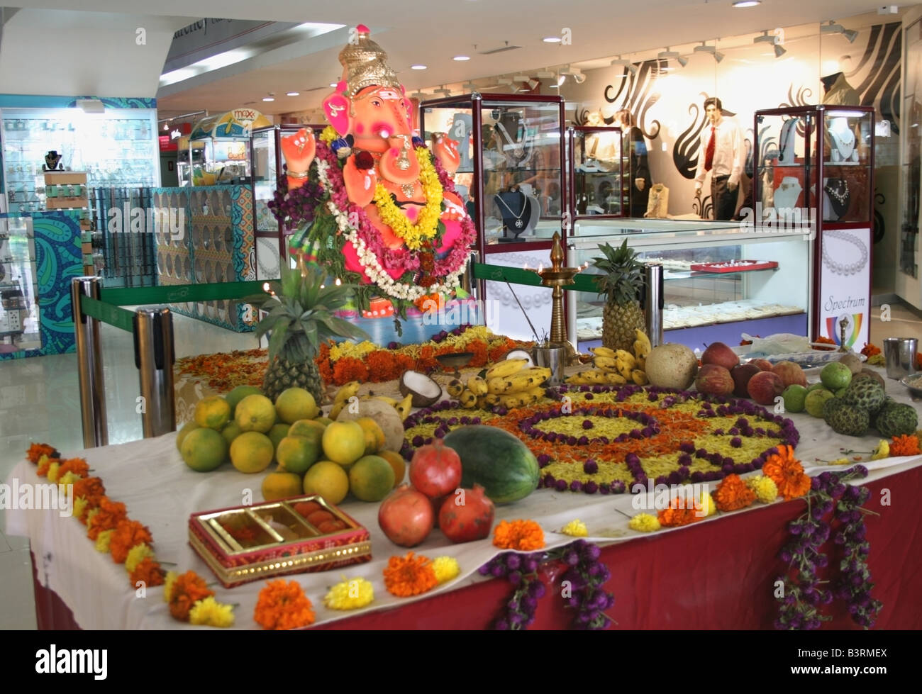 Ganesh Statue Modern High Resolution Stock Photography and Images - Alamy
