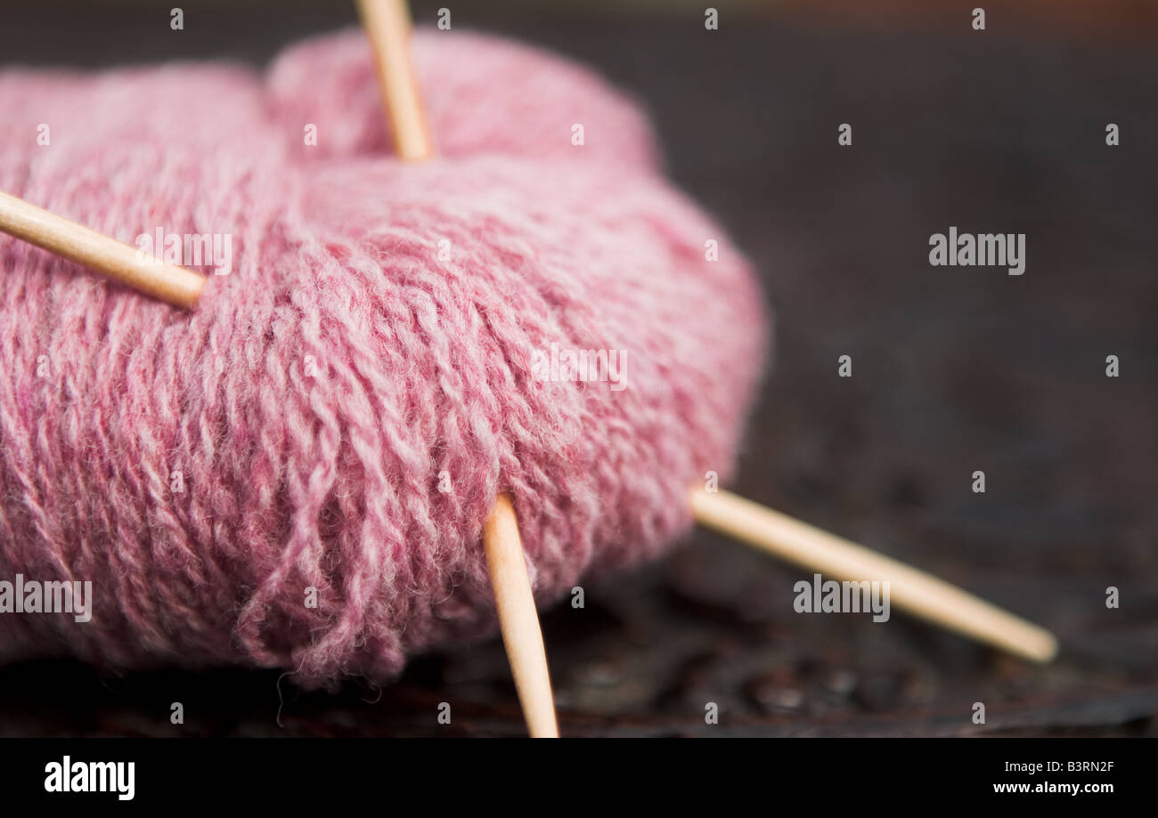 Knitting needles and wool Stock Photo - Alamy